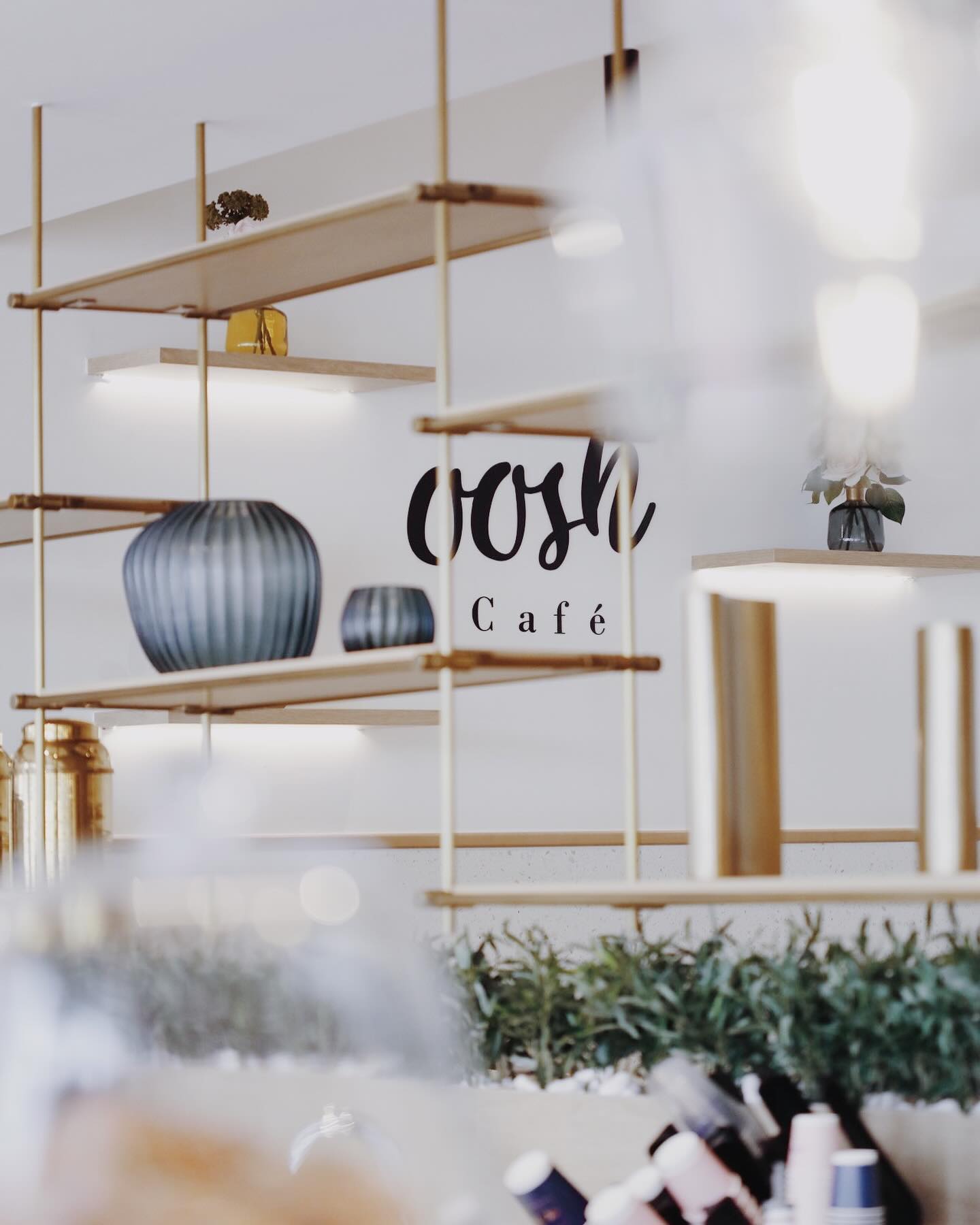 Oosh Cafe - Seen Holding